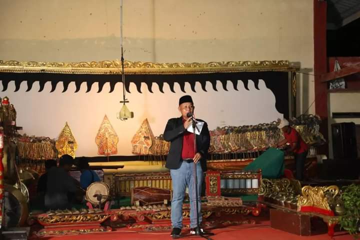 Bupati Lamsel Hadiri Wayang Kulit di Waygalih - RATU MEDIA