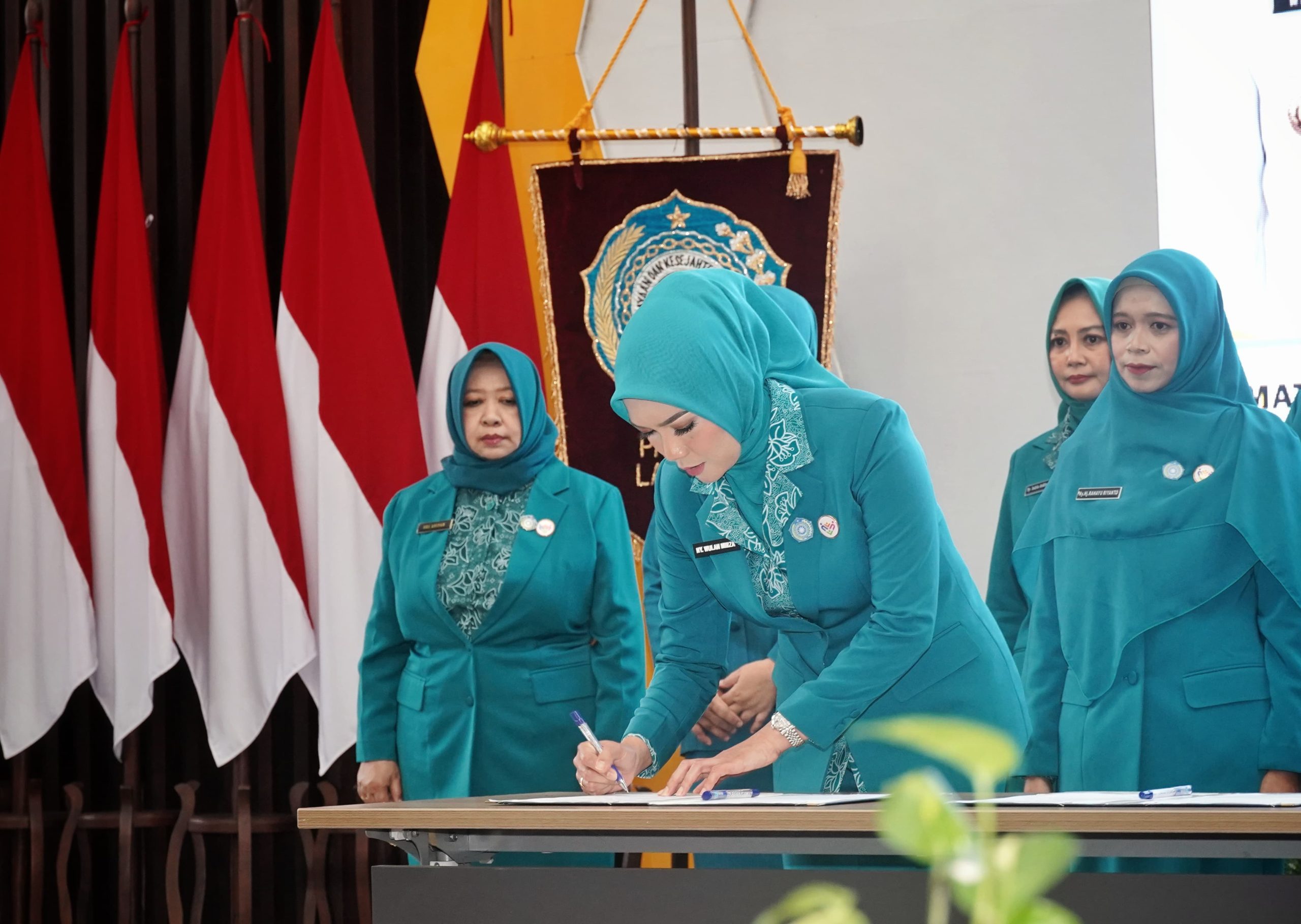 Ketua TP. PKK Provinsi Lampung Lantik 13 Ketua TP. PKK Kabupaten/Kota Periode 2025-2030